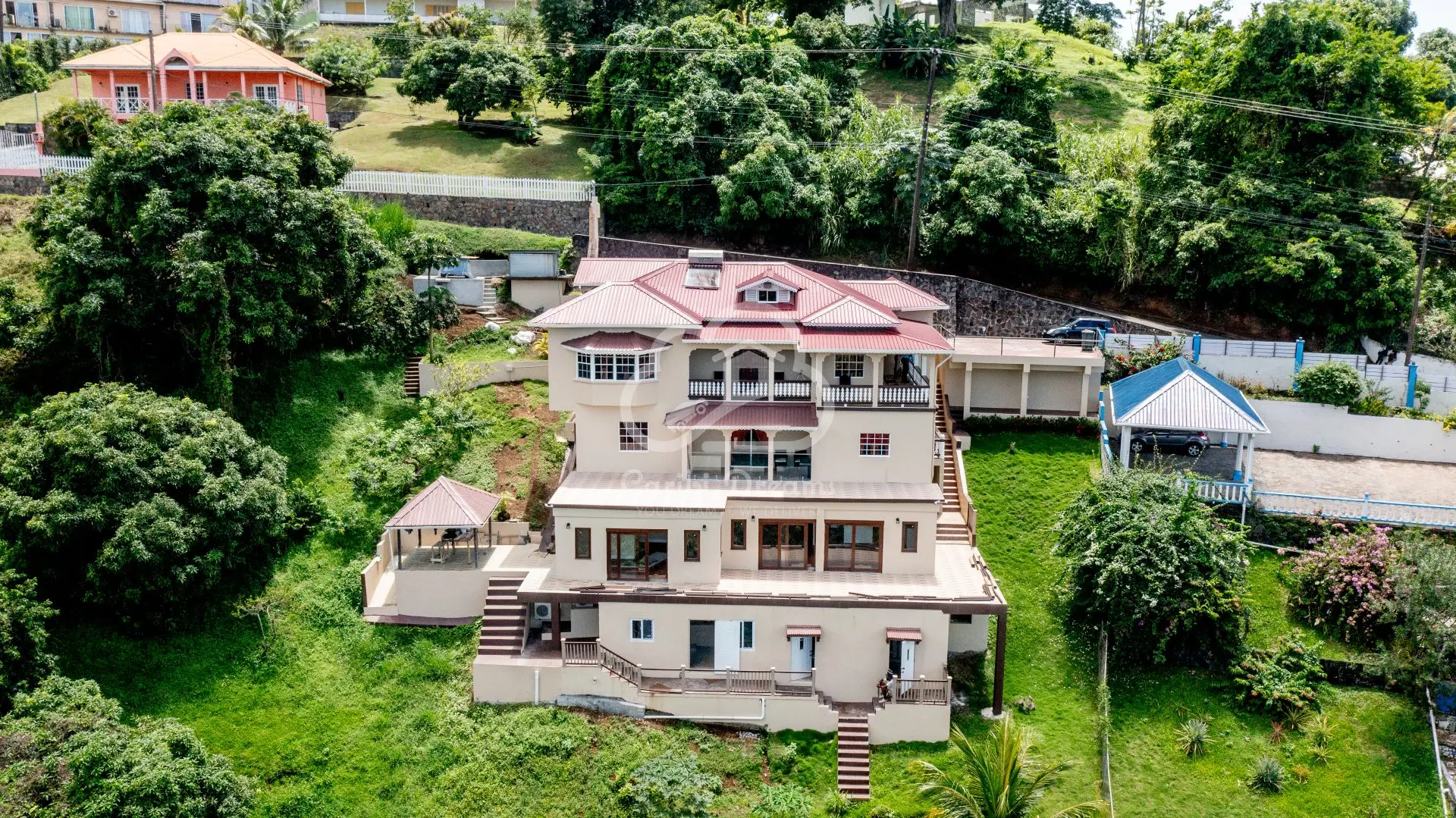 Luxury apartment in Queens Drive - CaribiDreams